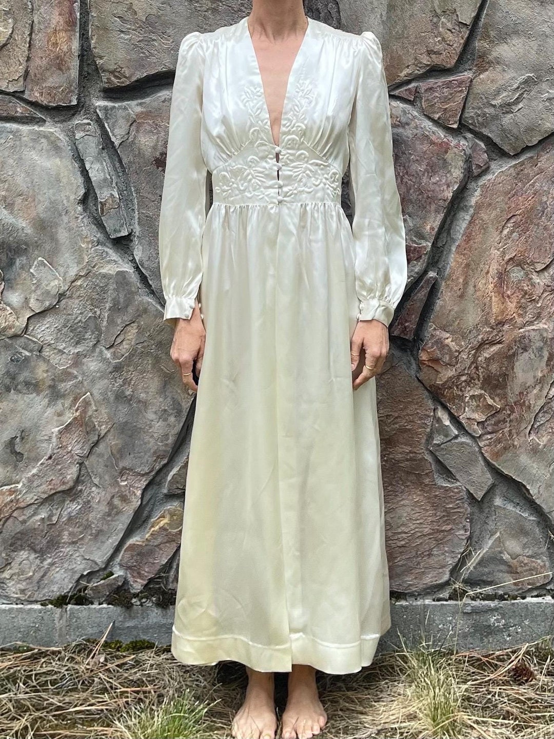Vintage 1930s White Satin Embroidered Hostess Robe Lingerie Wedding ...