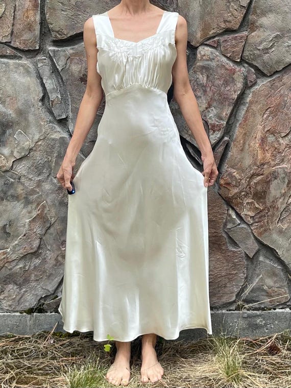 Vintage 1930s White Satin Embroidered Slip Lingerie W… - Gem