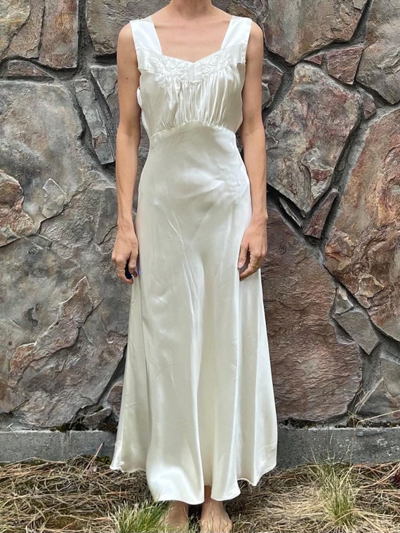 Vintage 1930s White Satin Embroidered Slip Lingerie W… - Gem