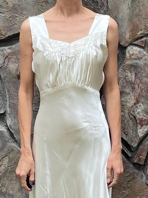 Vintage 1930s White Satin Embroidered Slip Lingerie W… - Gem