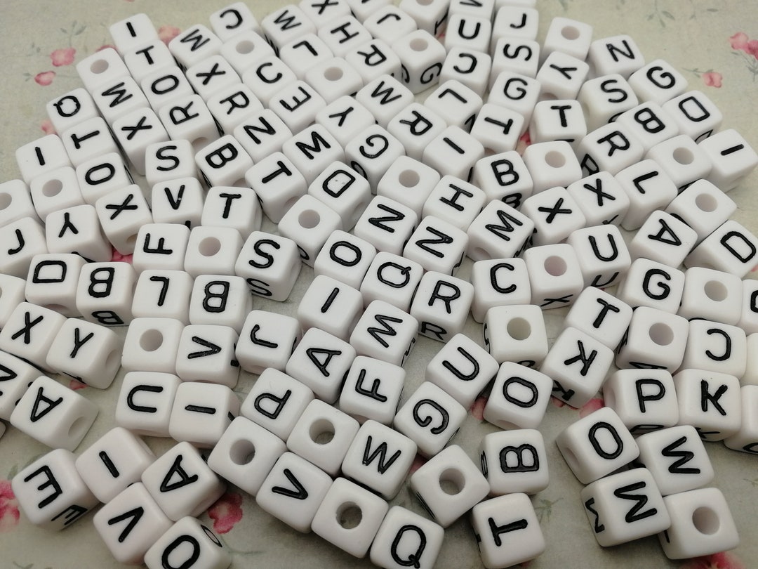 100 Pieces 10 Mm Plastic White Color Square Cube Bead Alphabet Letter ...