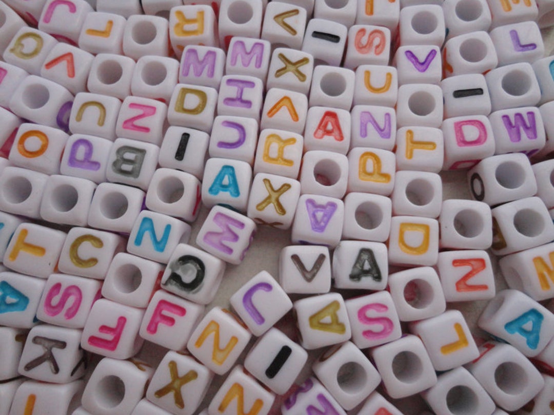 1000 Pieces 7mm Plastic White Color Square Cube Bead Mix Color Alphabet ...