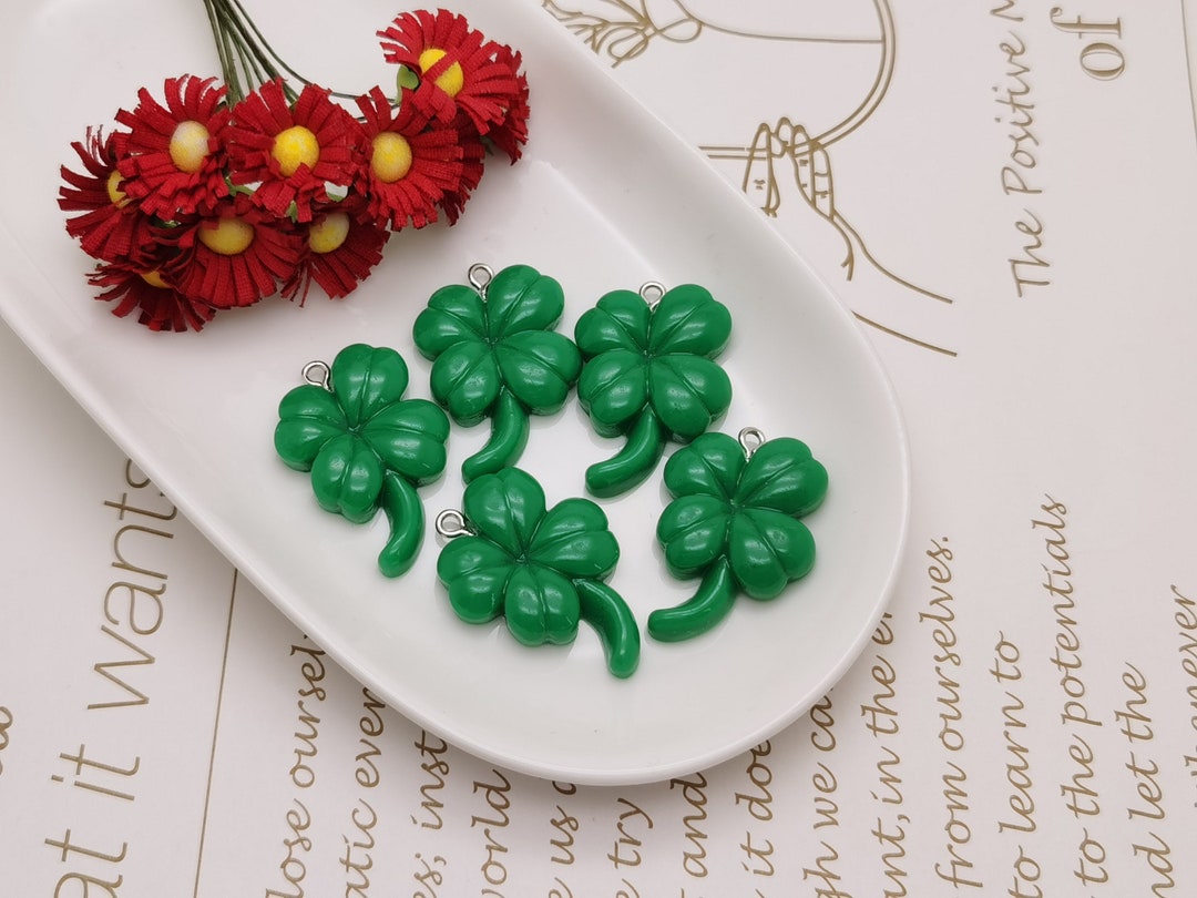 6/20 Pieces Plastic Shamrocks Four Leaf Clover Foliage Pendant Charm ...