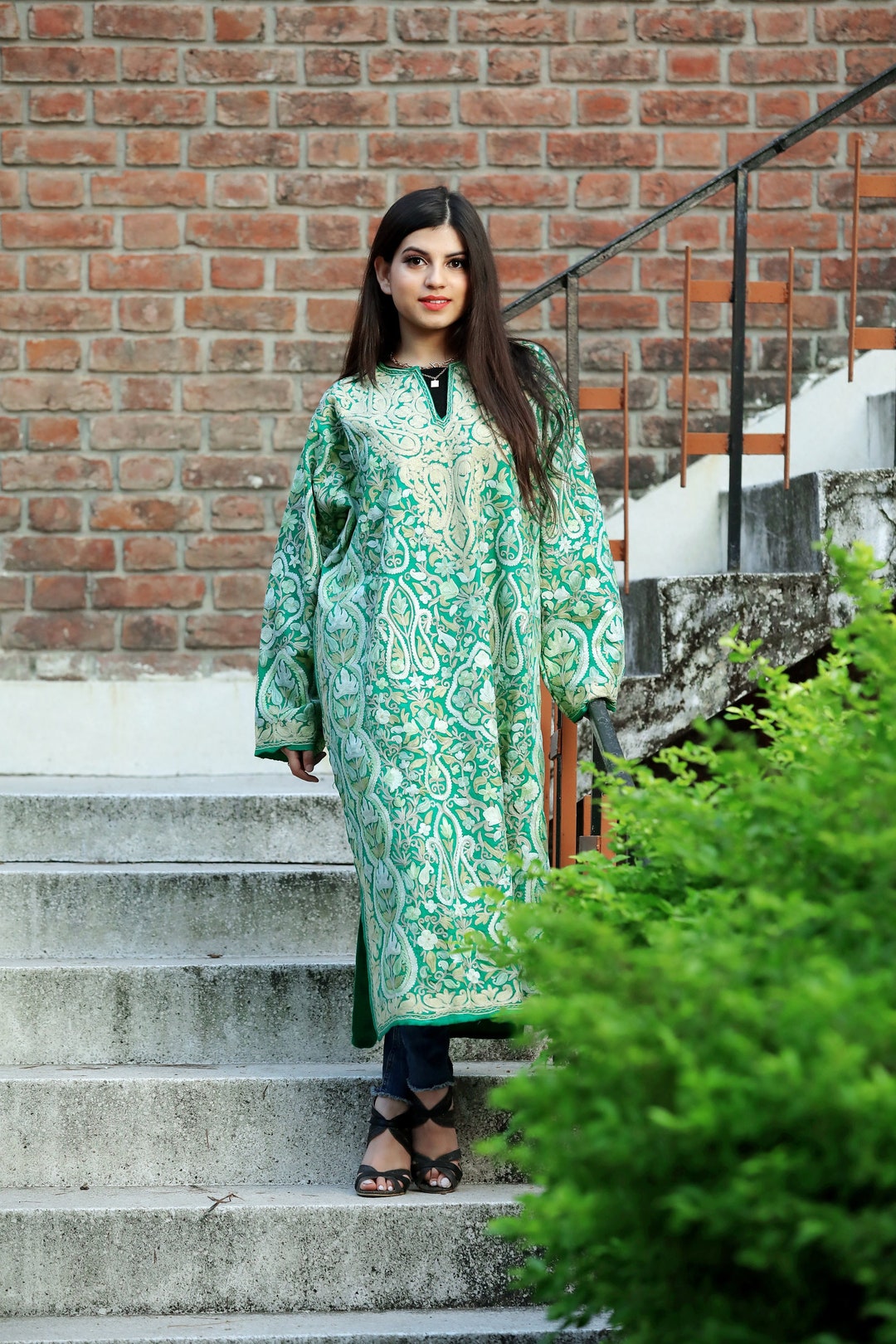 Green Woollen Phiran With All Over Paisley Aari Embroidery, Kashmiri ...
