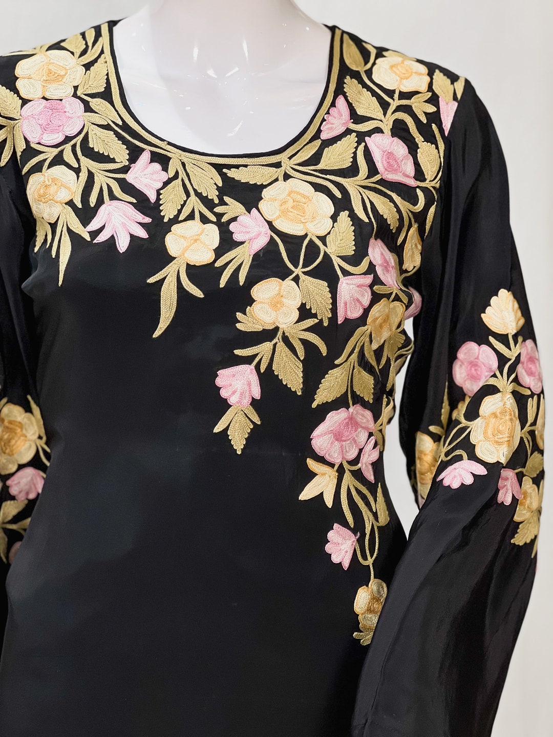 Kashmiri Kurta, Kashmiri Pheran, Aari Embroidery, Indian Kurta, Black ...