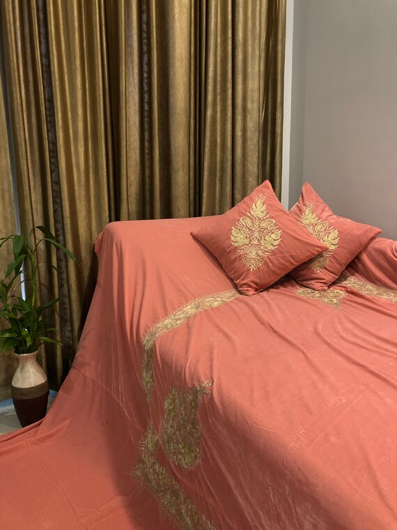 Royal Pink Velvet Bed Cover with Intricate Kashmiri Tilla Embroidery 4 Cushion Covers Included Bedroom Decor Velvet Bed Sheets
