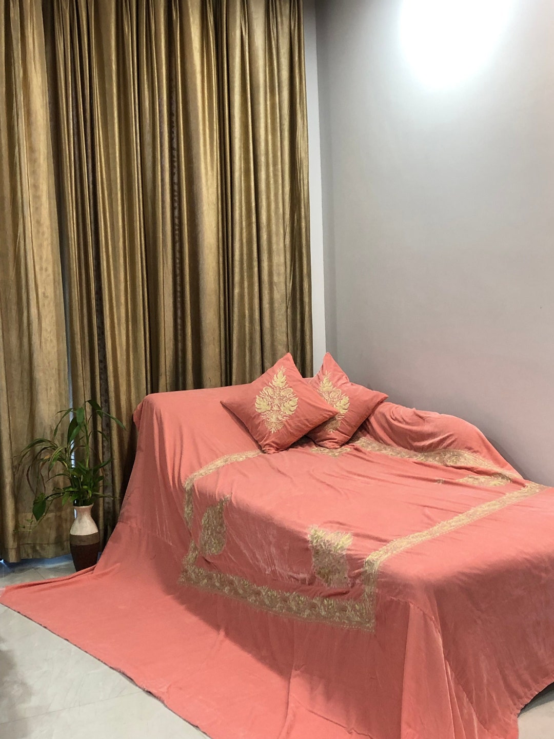 Royal Pink Velvet Bed Cover With Intricate Kashmiri Tilla Embroidery, 4 ...