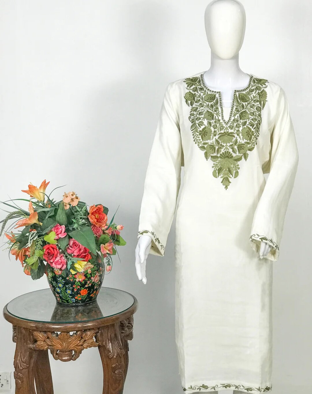 White Woollen Phiran With Aari Embroidery, Comfortable Kashmiri Phirans ...