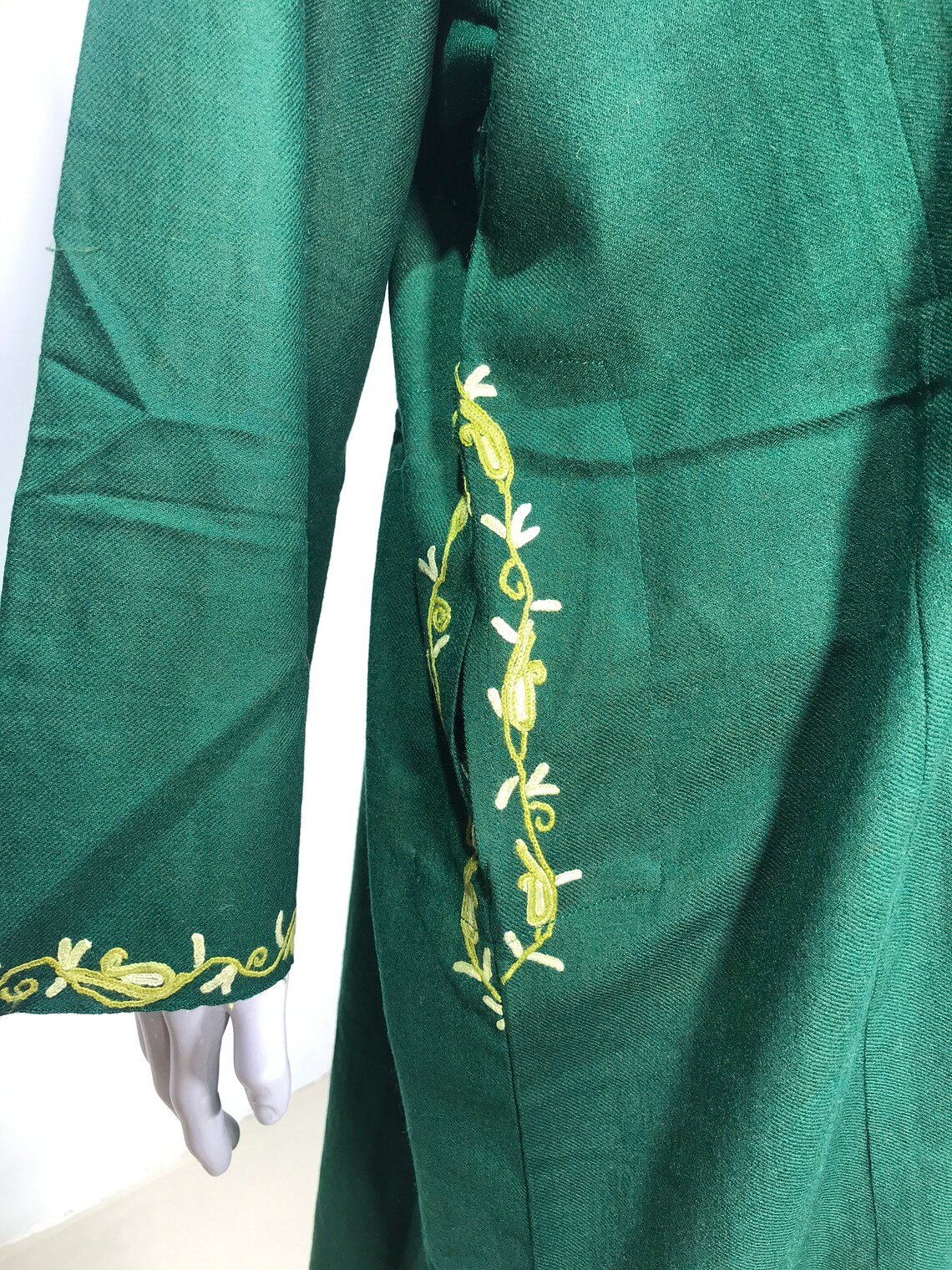 Woollen Phiran With Aari Embroidery, Comfortable Kashmiri Phirans ...