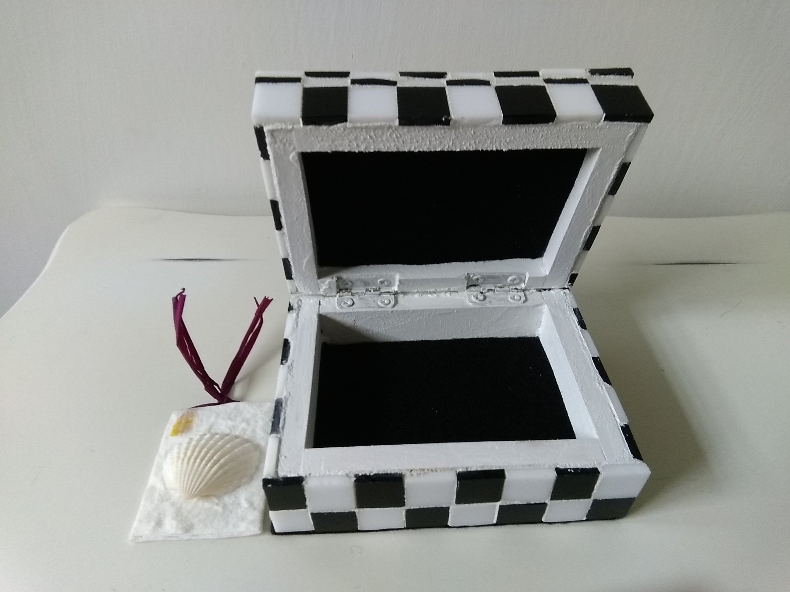 Small Checkerboard Black and White Stained Glass Hinged, Trinket ...