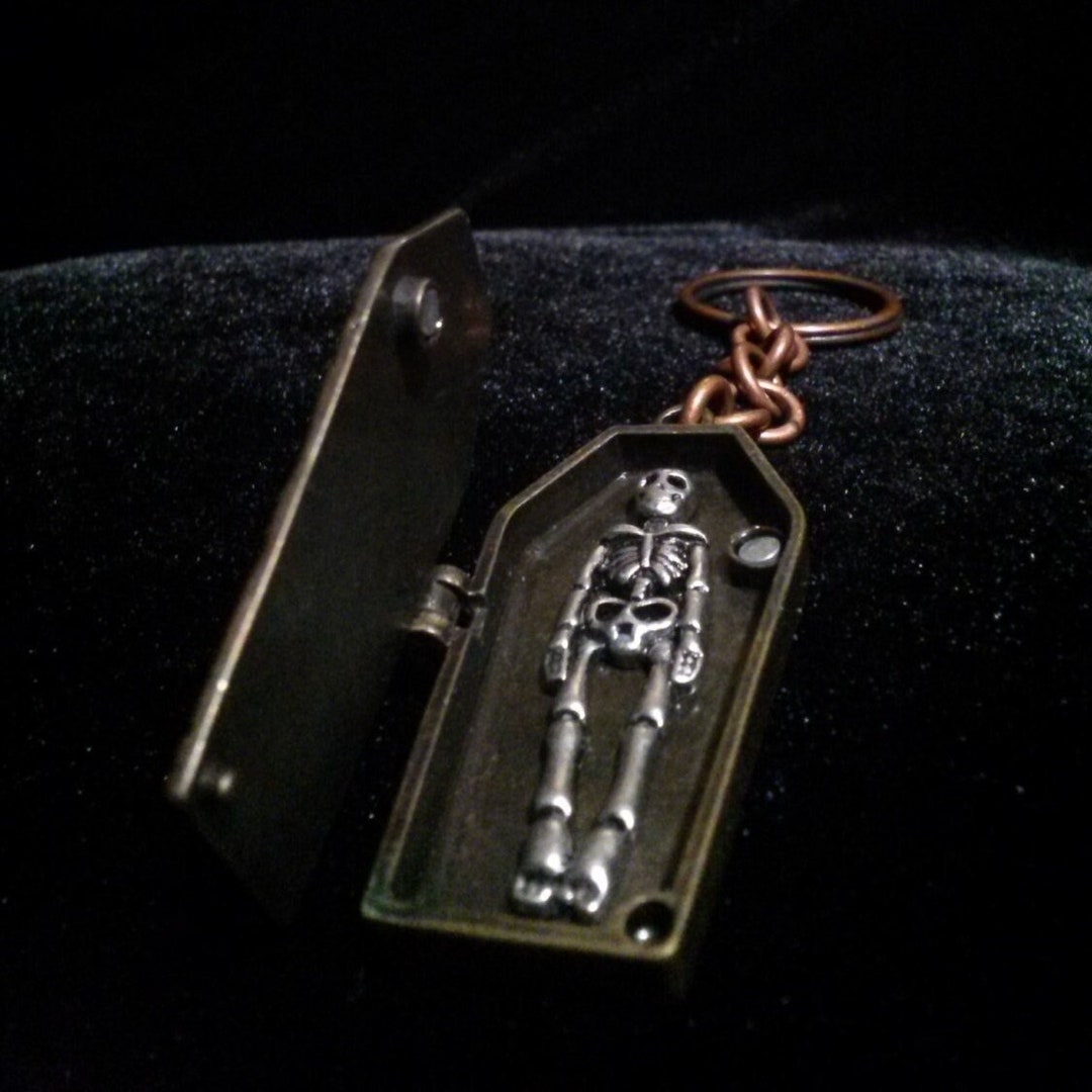 Open Coffin Keychain With Skeleton Inside/coffins/halloween/skeleton ...