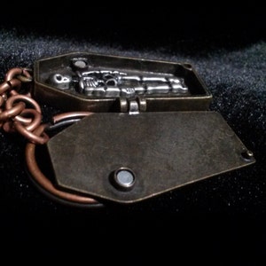 Open Coffin Keychain With Skeleton Inside/coffins/halloween/skeleton ...