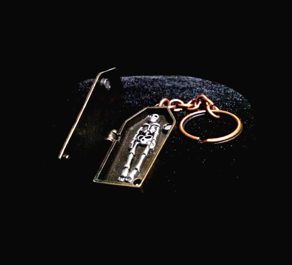 Open Coffin Keychain With Skeleton Inside/coffins/halloween/skeleton ...