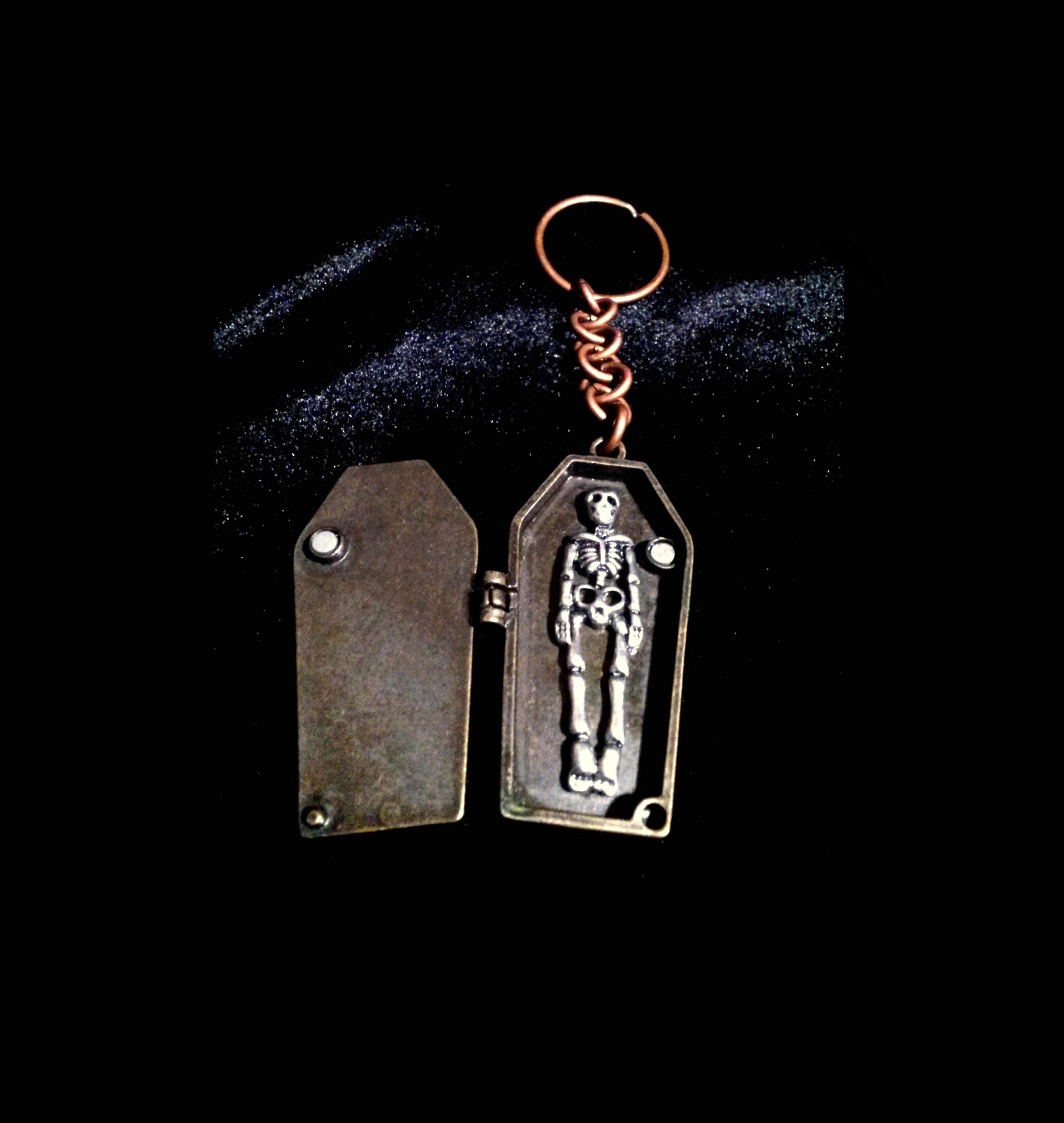 Open Coffin Keychain With Skeleton Inside/coffins/halloween/skeleton ...