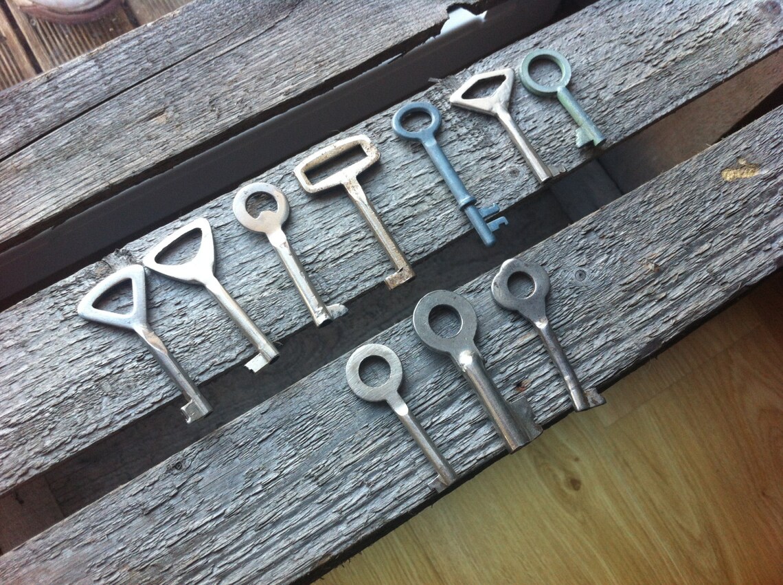Vintage Keys, Set of 10, Various Old Keys, Rustic Keys - Etsy