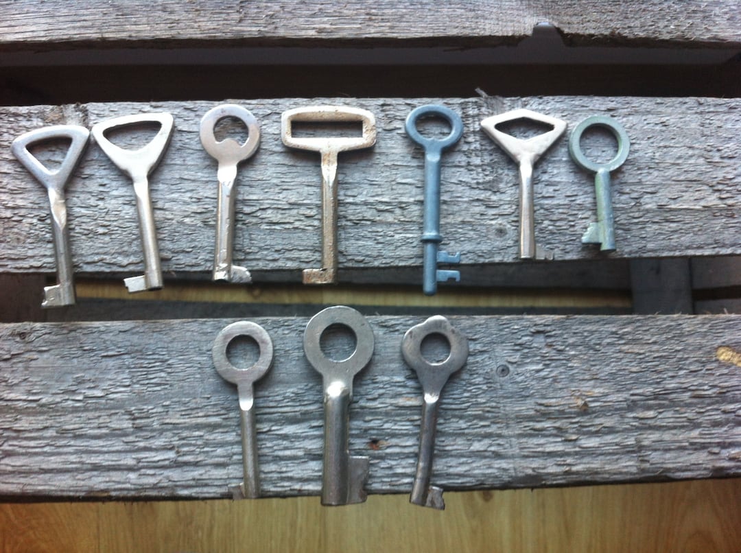 Vintage Keys, Set of 10, Various Old Keys, Rustic Keys - Etsy