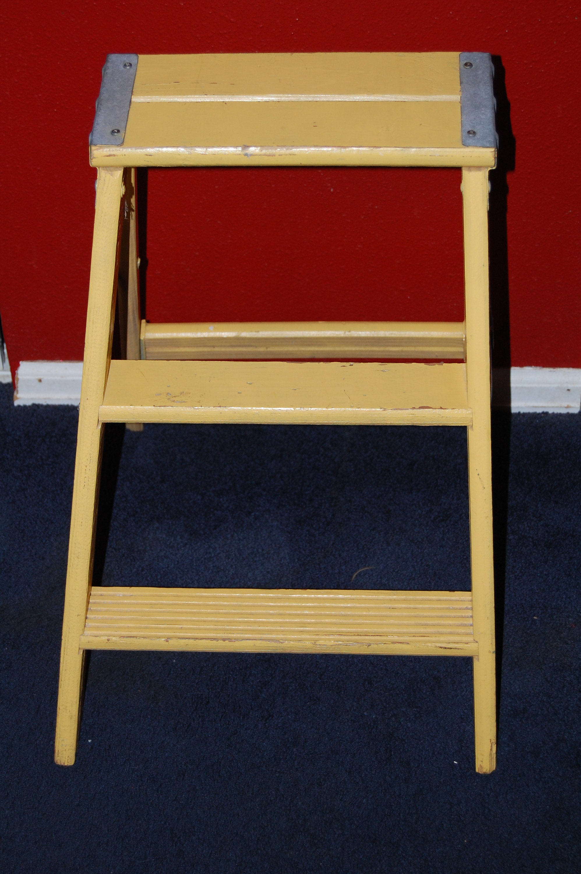 Vintage Yellow Folding Wooden 2-Step Ladder/Display Shelf - Etsy.de