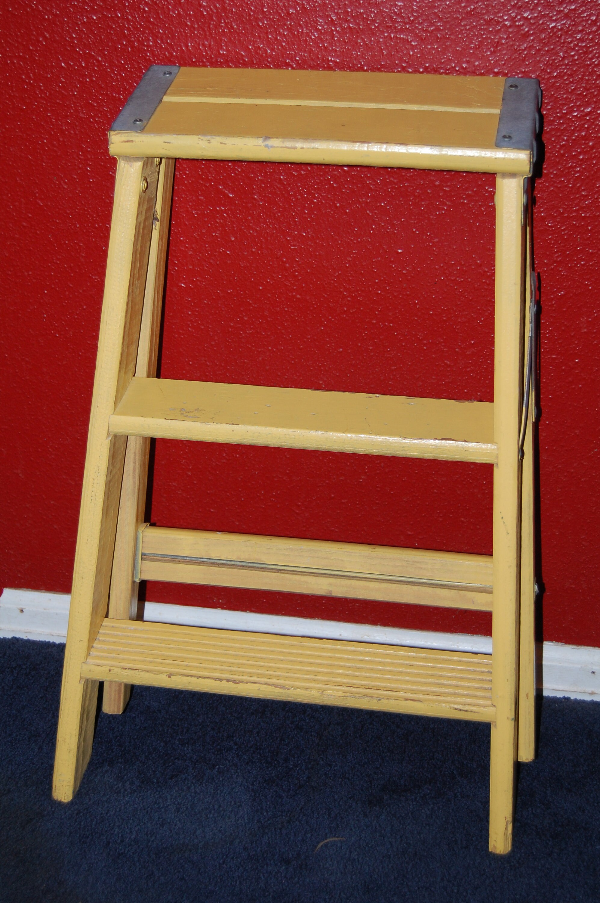 Vintage Yellow Folding Wooden 2-Step Ladder/Display Shelf - Etsy.de