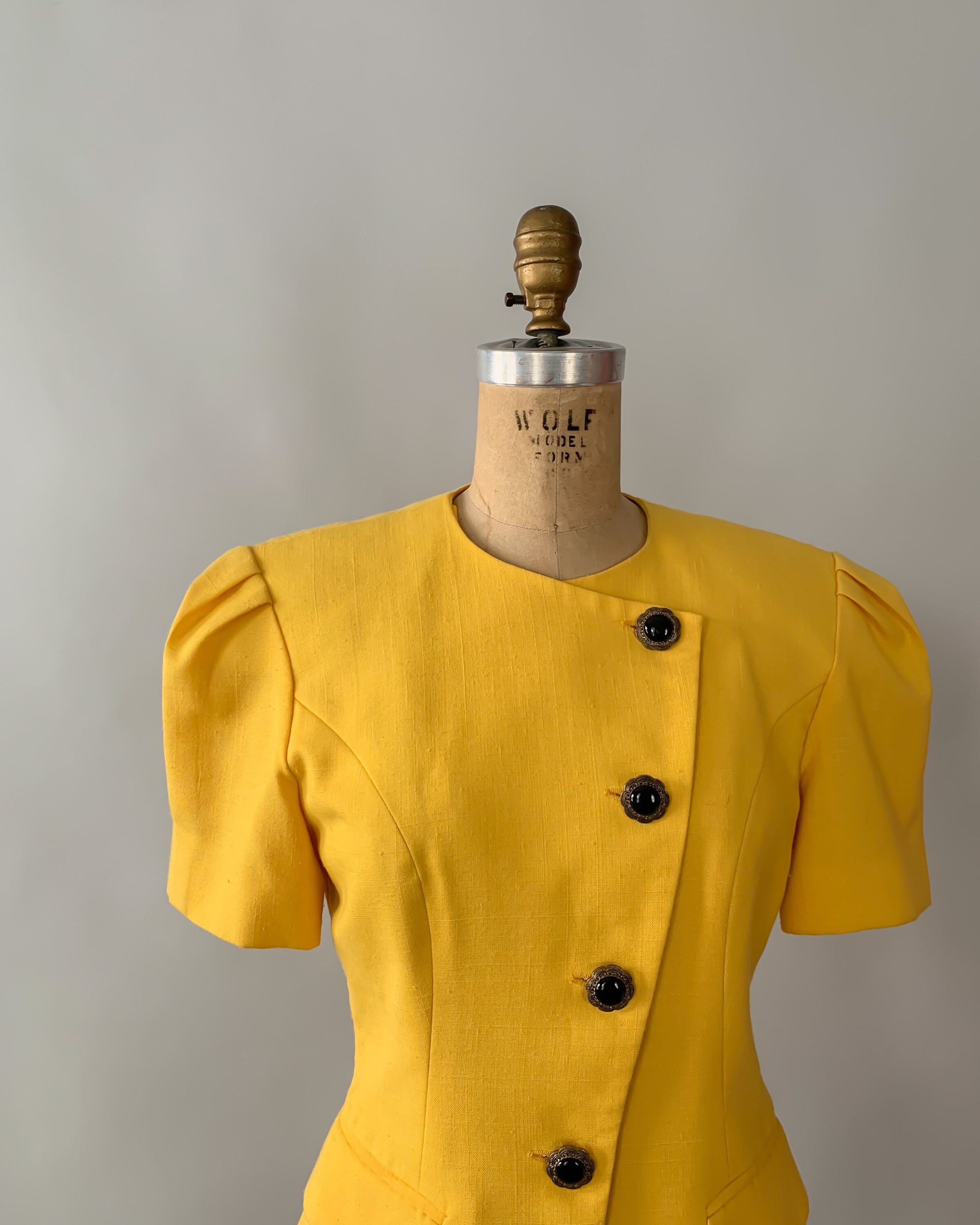 Vintage 1980s yellow fitted padded strong shoulder puff sleeve peplum ...