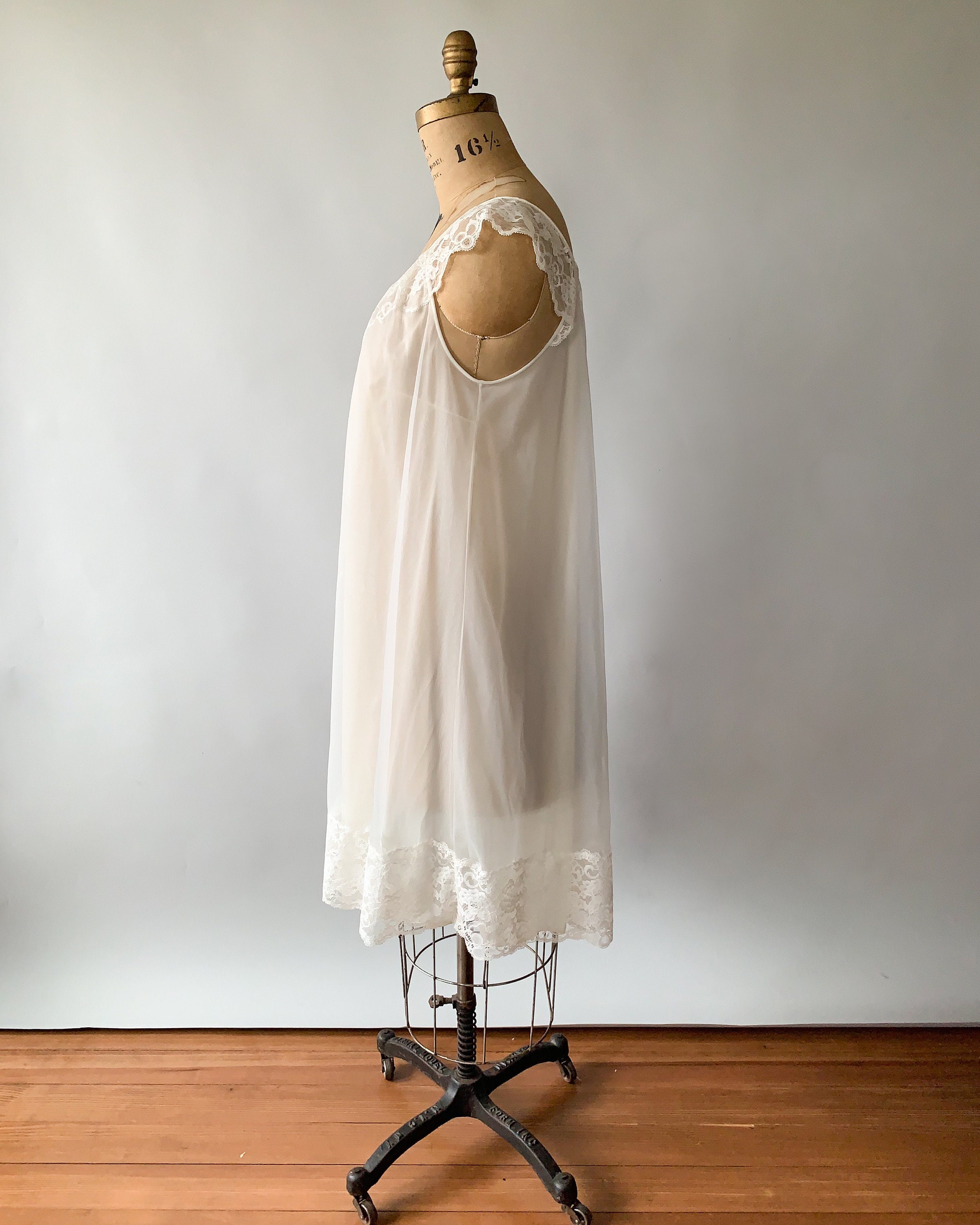 Vintage 1960s Vanity Fair White Sheer Lace Peignoir Set Medium M Large L