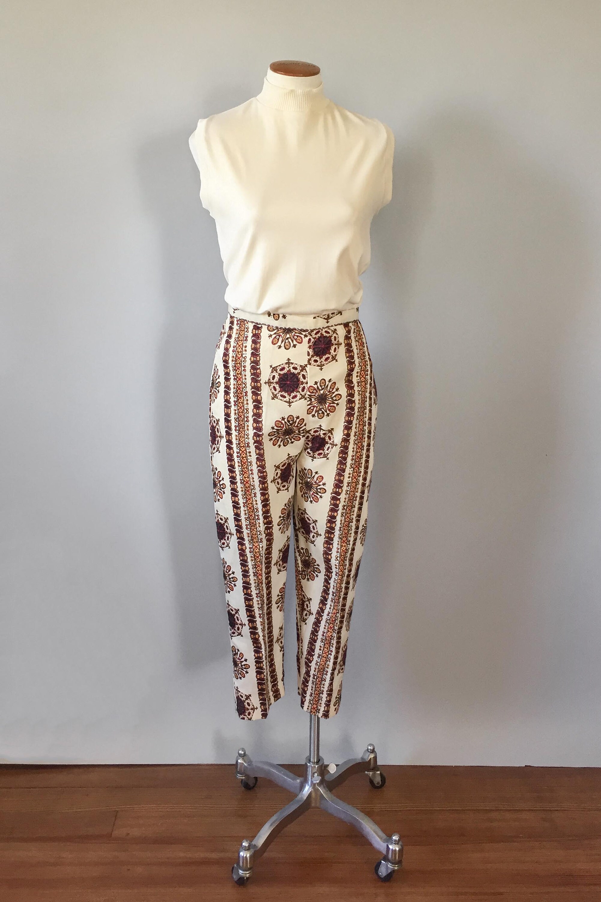 Vintage 1960s 60s NOS cream and brown paisley cigarette capri pants ...