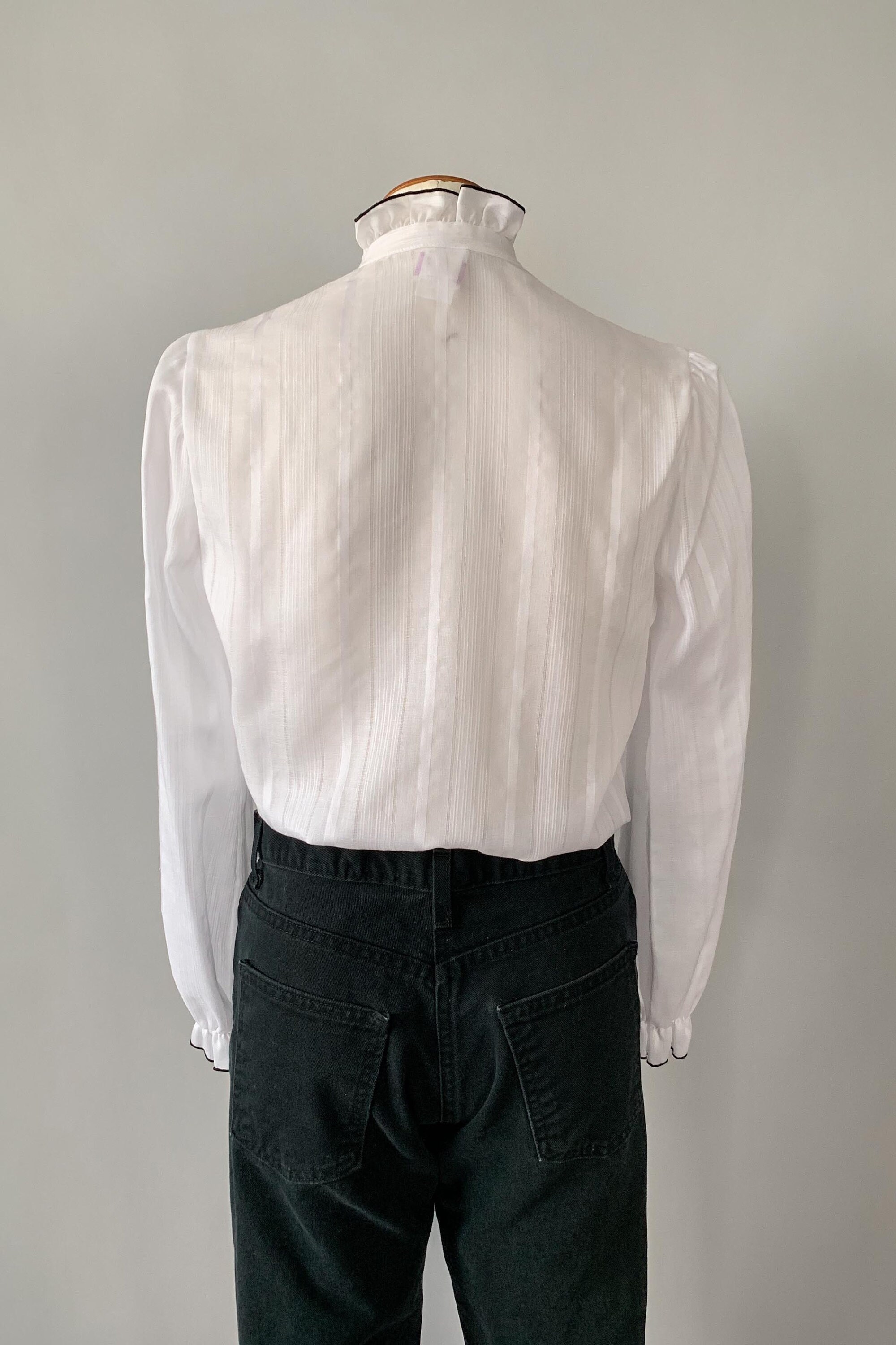 Vintage 1980s 80s white frilly ruffled tuxedo bow blouse Small S