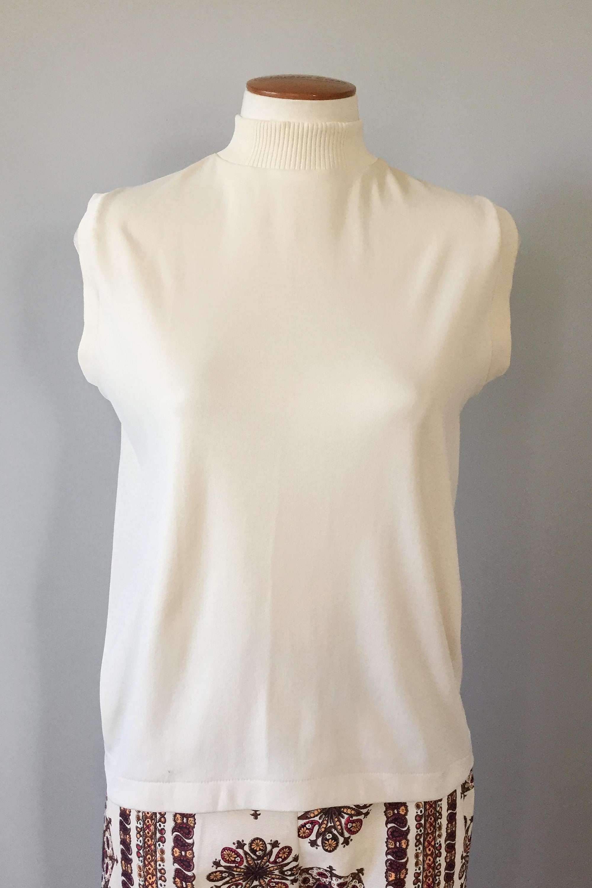 Vintage 1970s 70s cream mock neck sleeveless shell tank