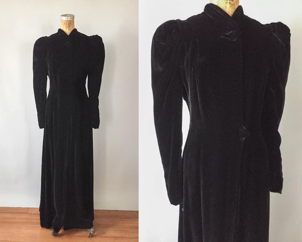 Vintage 1940s Victorian style black velvet full length opera coat Extra ...
