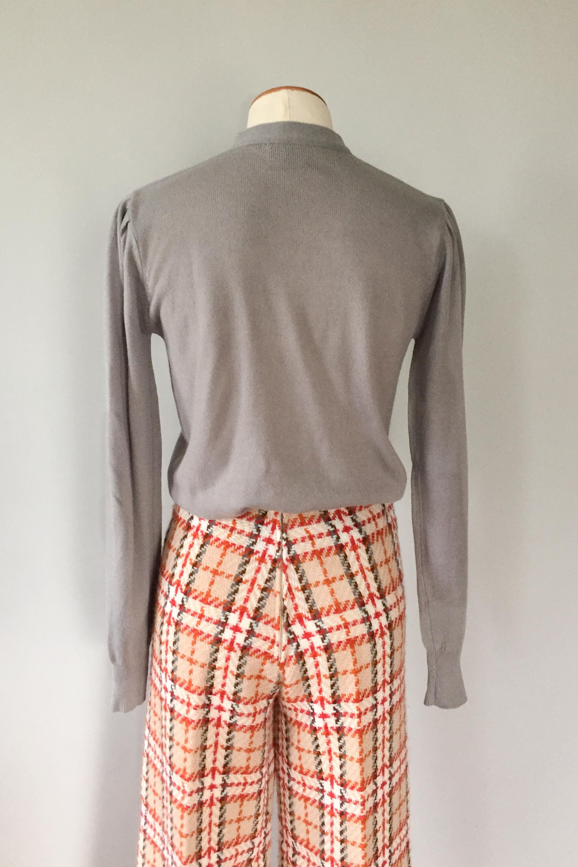 Vintage 1970s 70s gray necktie ascot sweater Small S