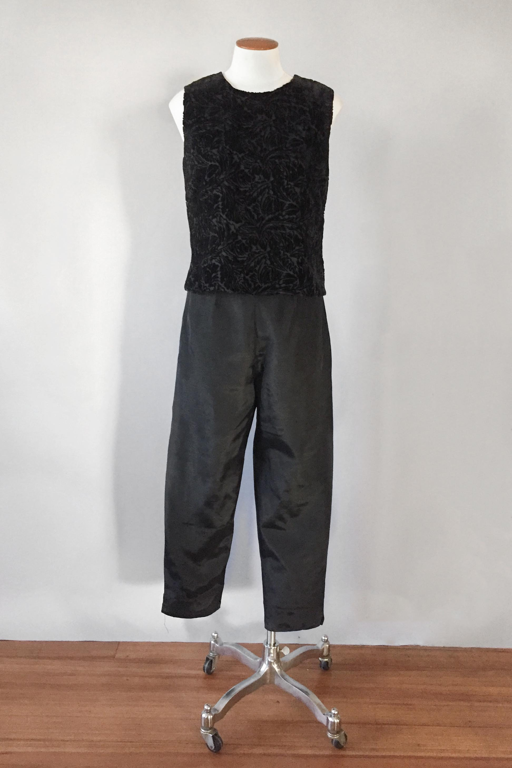 Vintage 1950s 50s 1960s 60s black high waisted capris cropped pants ...