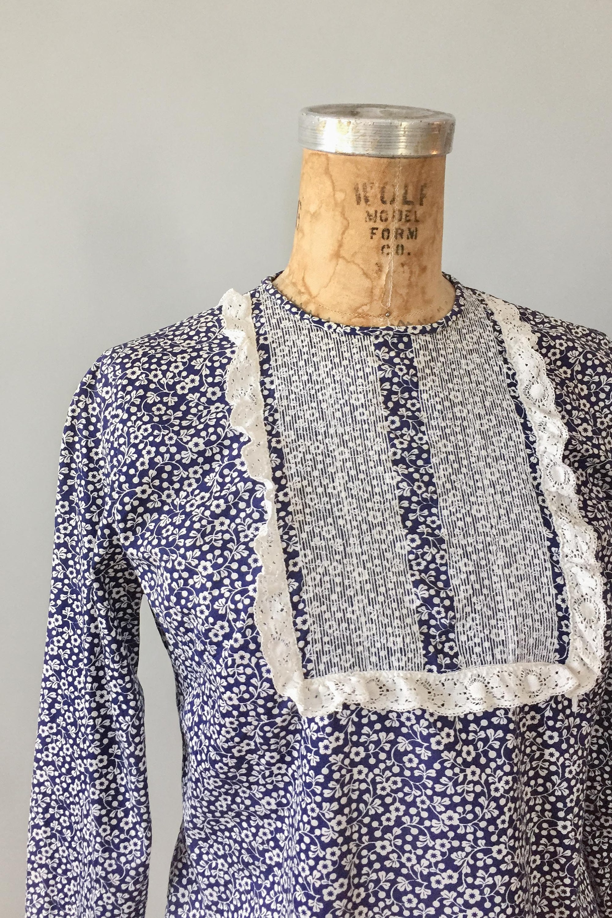 Vintage 1970s blue floral prairie style bib blouse Extra Small XS Small S