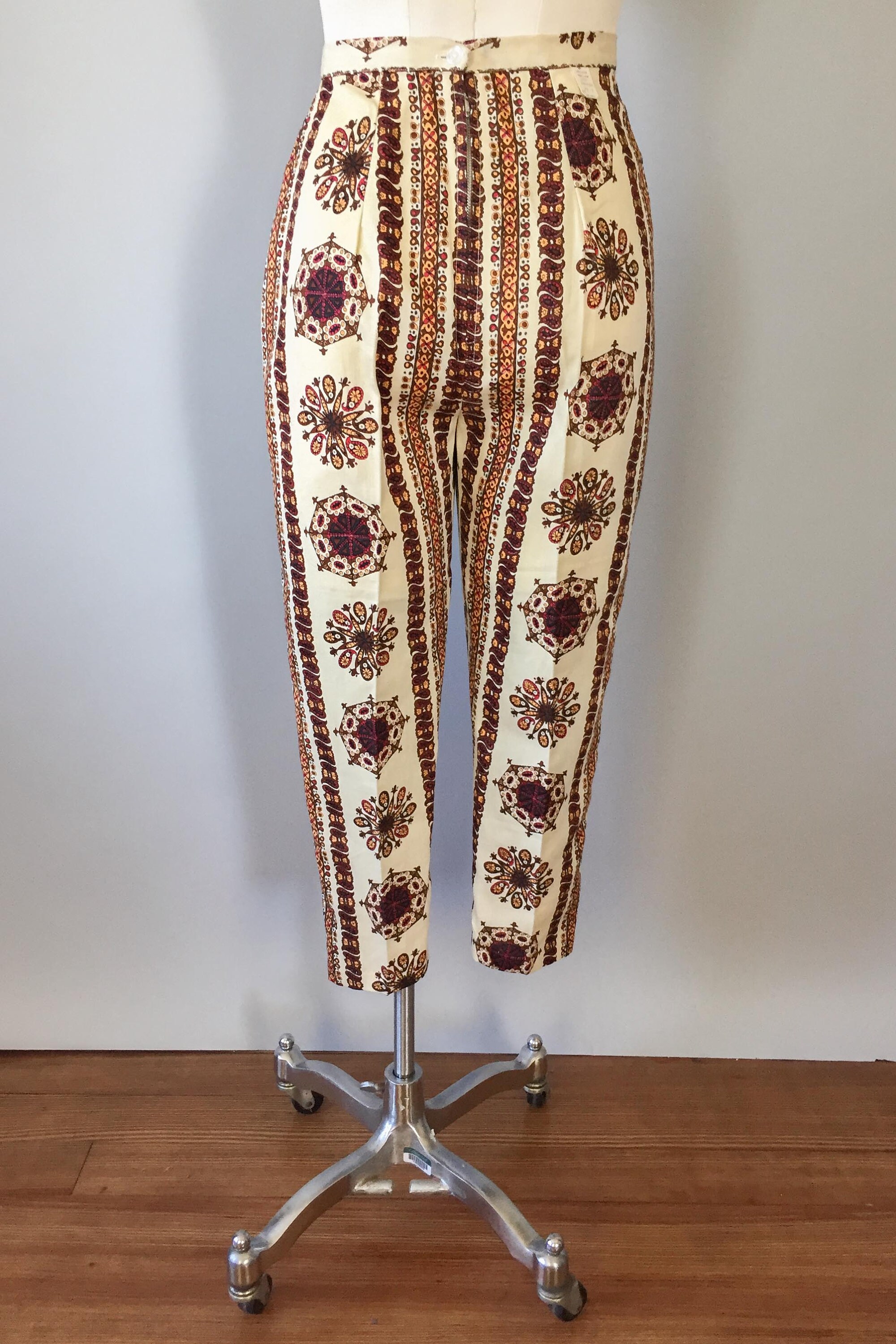 Vintage 1960s 60s NOS cream and brown paisley cigarette capri pants ...