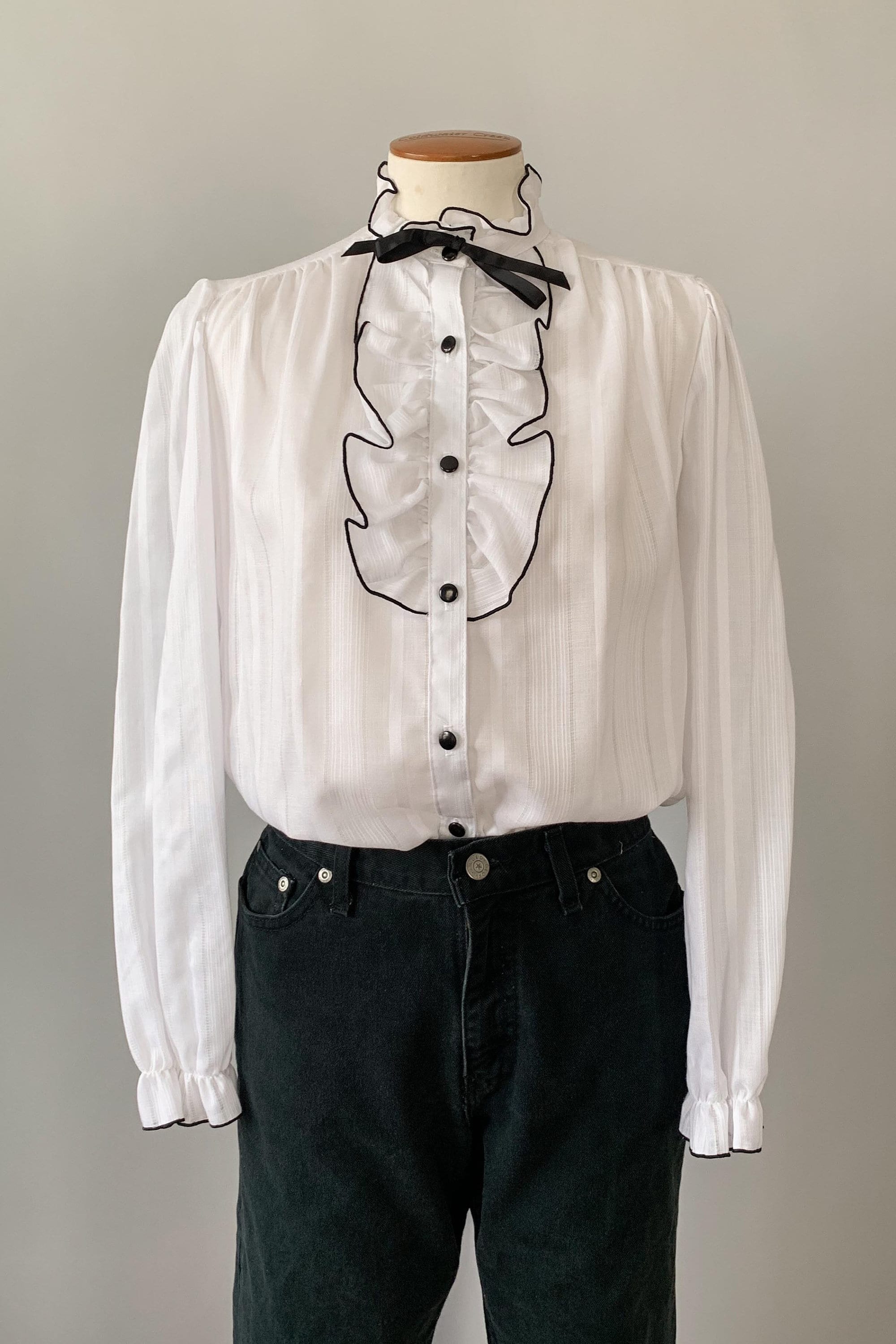 Vintage 1980s 80s white frilly ruffled tuxedo bow blouse Small S
