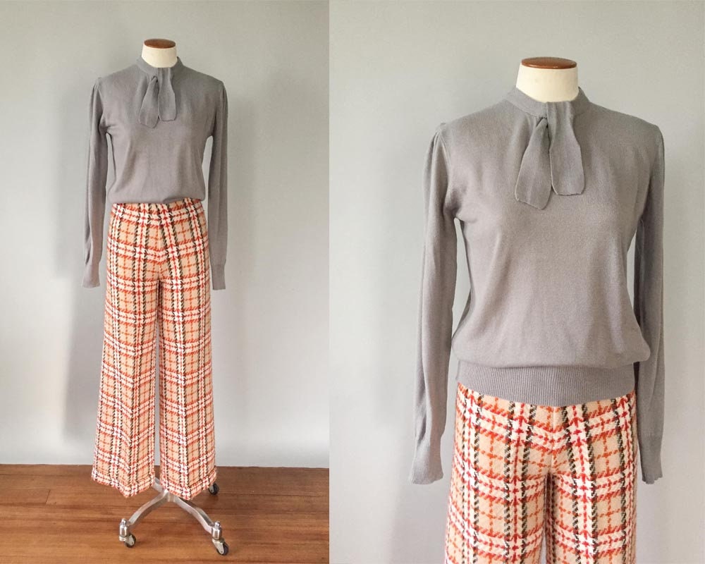 Vintage 1970s 70s gray necktie ascot sweater Small S