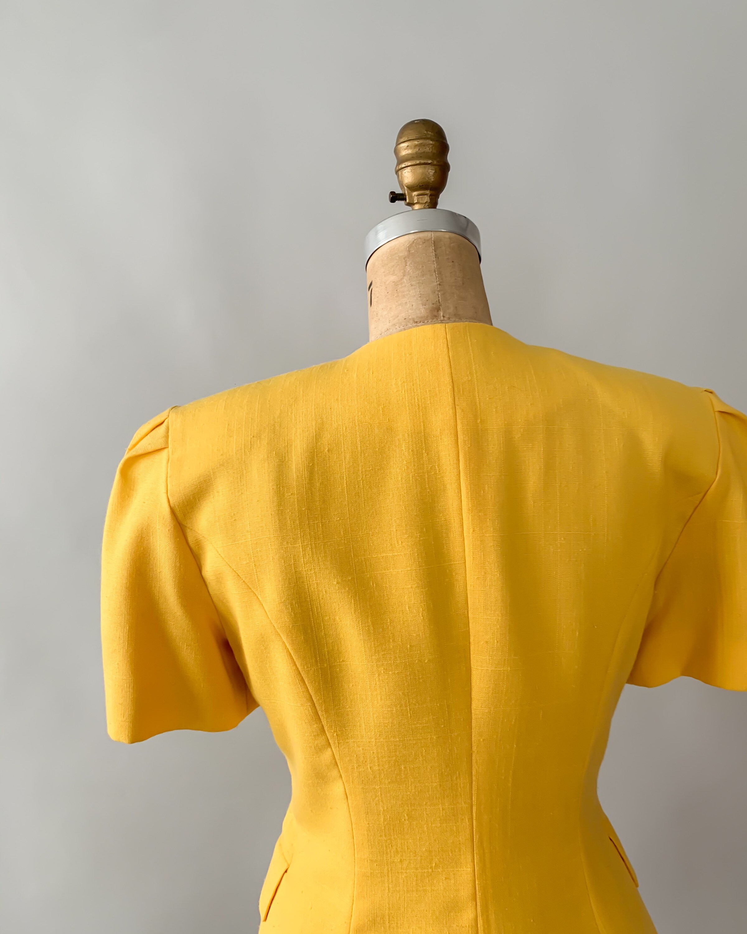 Vintage 1980s yellow fitted padded strong shoulder puff sleeve peplum ...