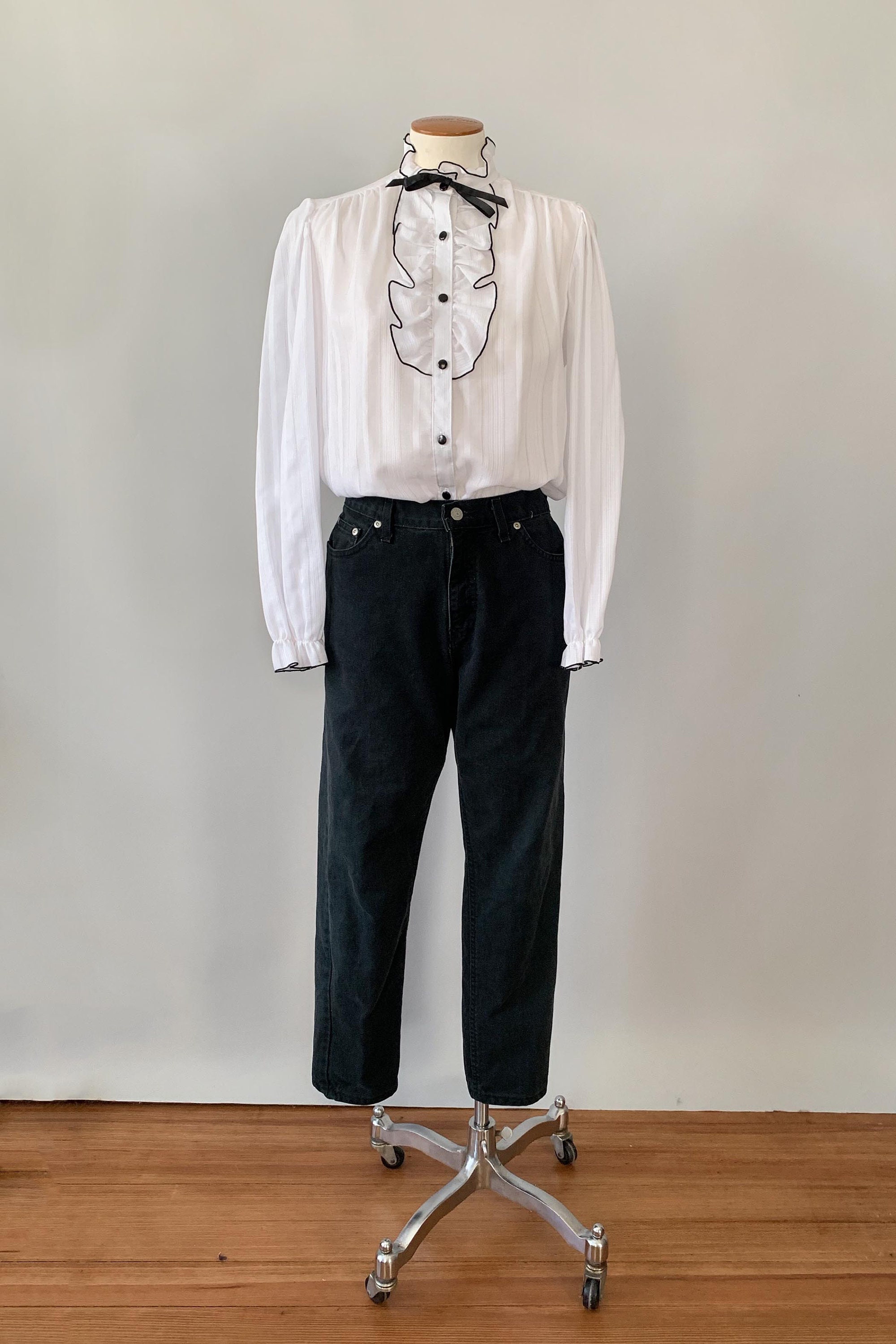 Vintage 1980s 80s white frilly ruffled tuxedo bow blouse Small S