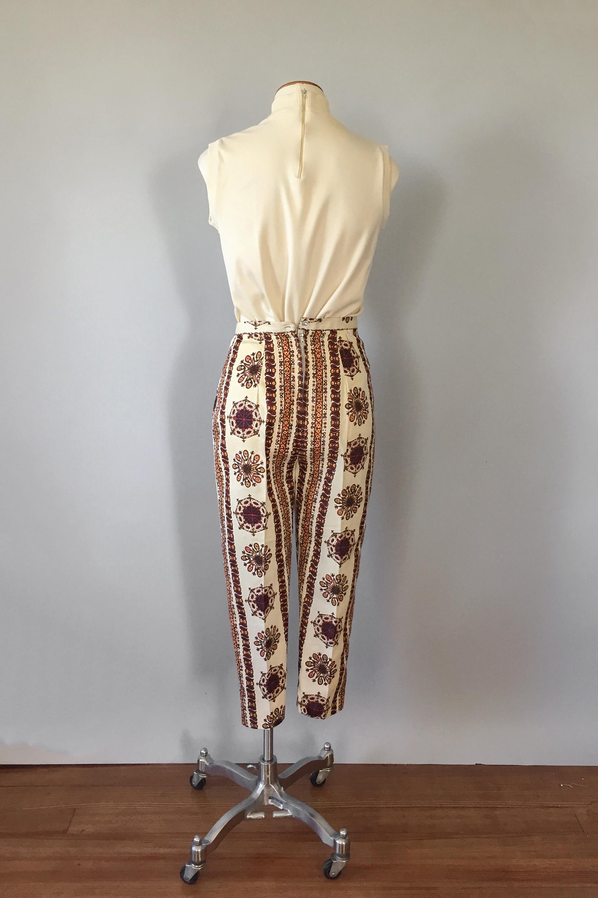 Vintage 1960s 60s NOS cream and brown paisley cigarette capri pants ...