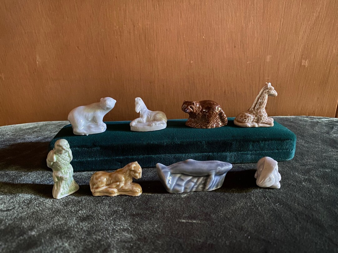 WADE Miniature Porcelain Figurines Red Rose Tea Group of 8 Pieces Circa ...