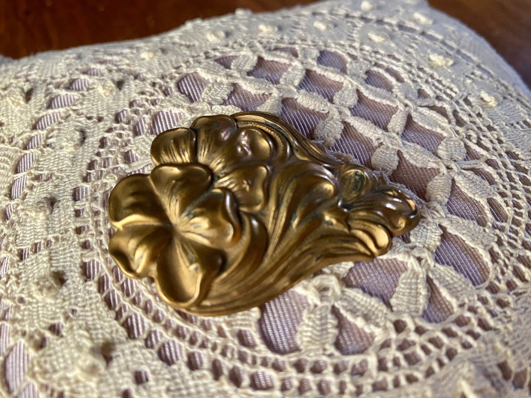 1920s Vintage Repoussé Pin - Pressed Gold Metal Jacket or Hat Accessory ...