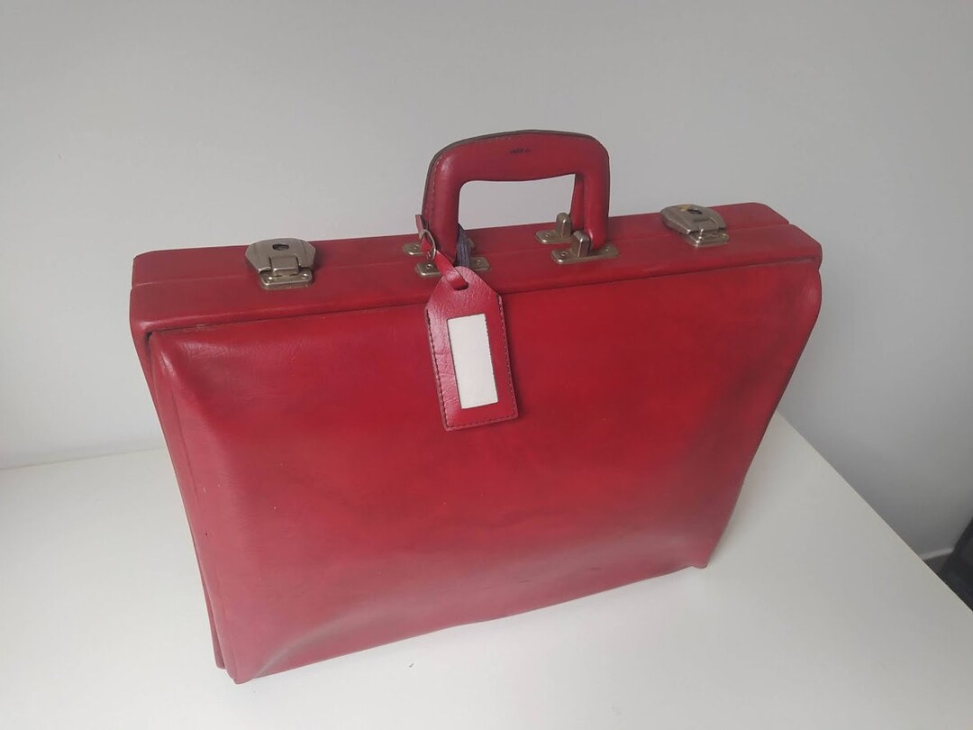 Vintage Red Suitcase / Mid Century Vinyl Suitcase / 70s - Etsy