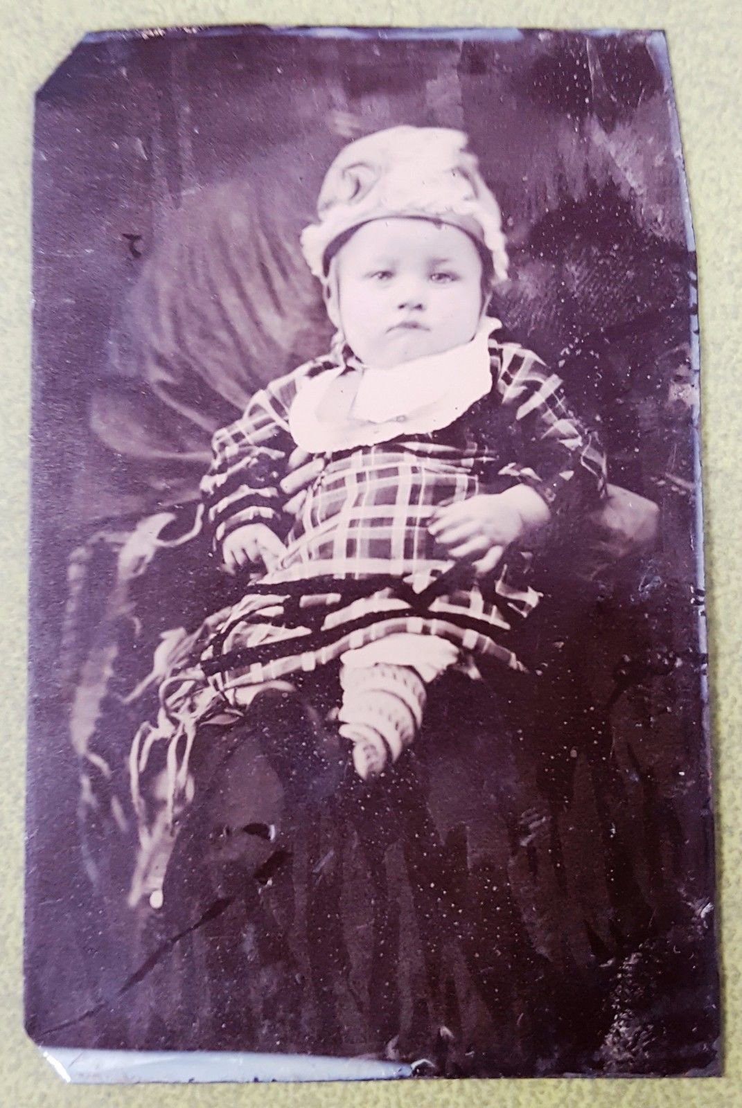 1850 Tintype Photo Baby Pose With Ghost Mother fingers Left Under Baby ...