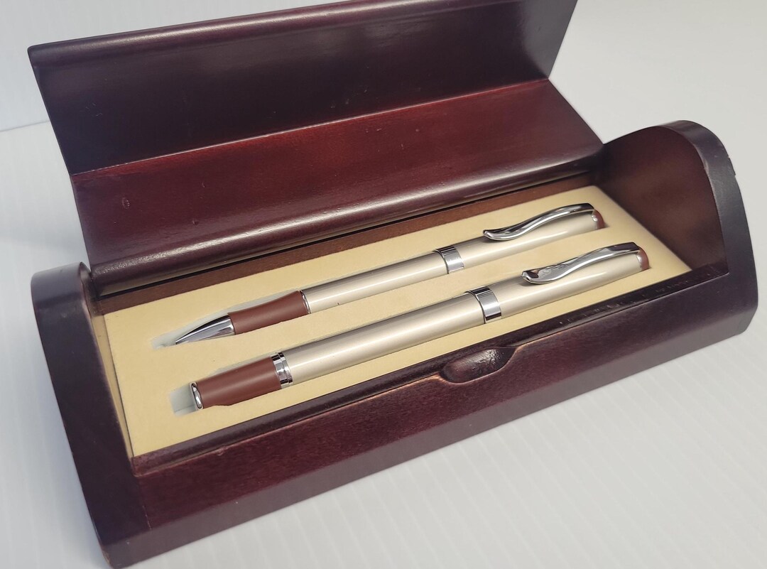 Unmarked Beautiful Set of Vintage Pen and Pencil Set in Excellent ...