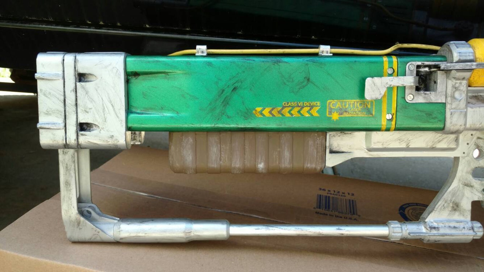 Fallout Laser Rifle (with 2 MF Cells and a Working Reloading Mechanism ...