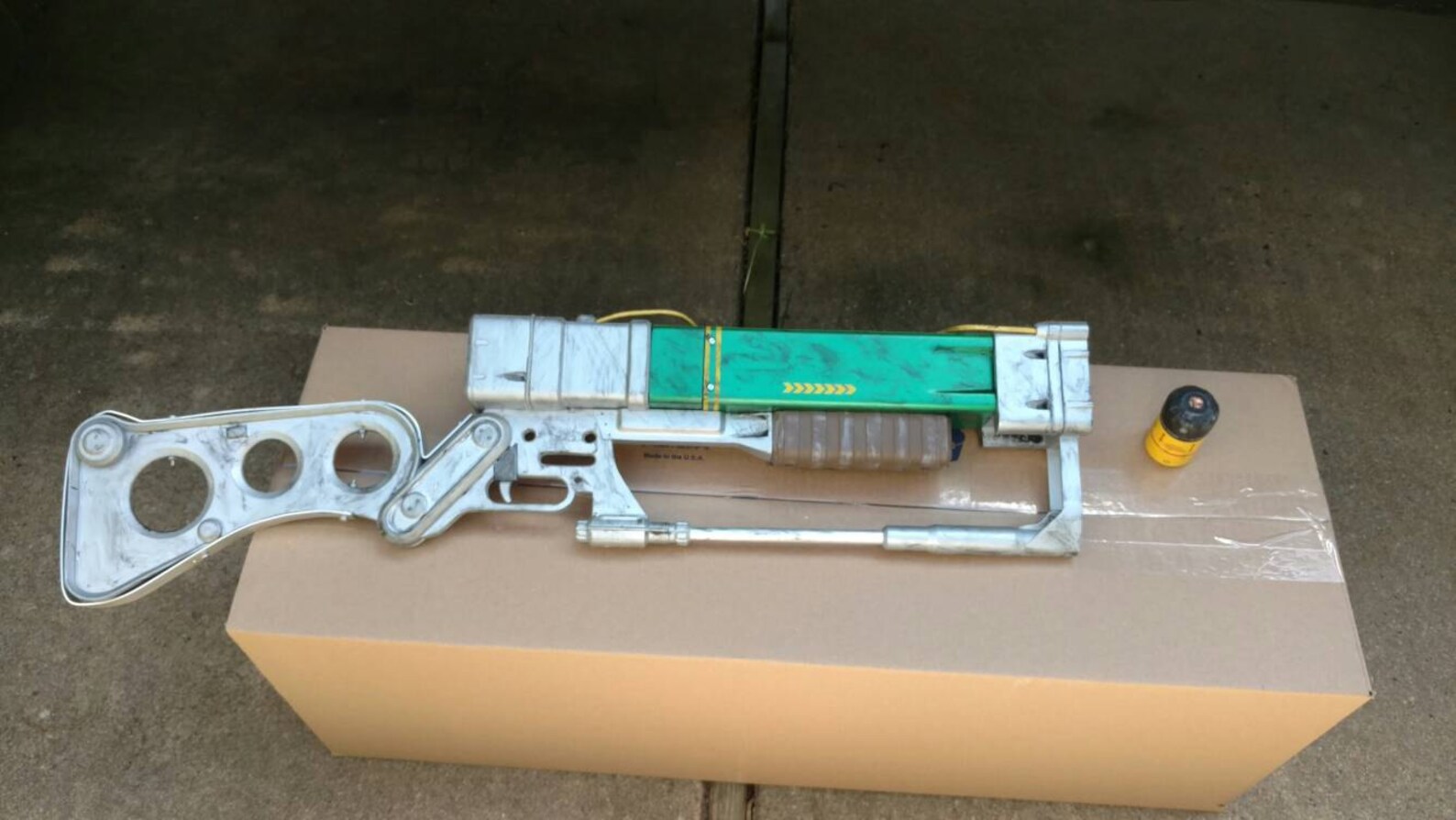 Fallout Laser Rifle (with 2 MF Cells and a Working Reloading Mechanism ...