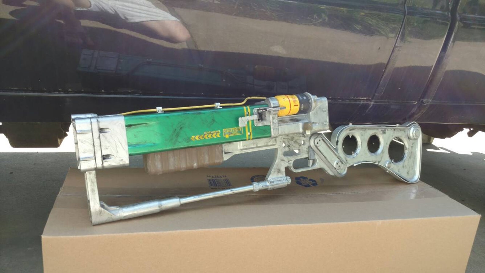 Fallout Laser Rifle (with 2 MF Cells and a Working Reloading Mechanism ...