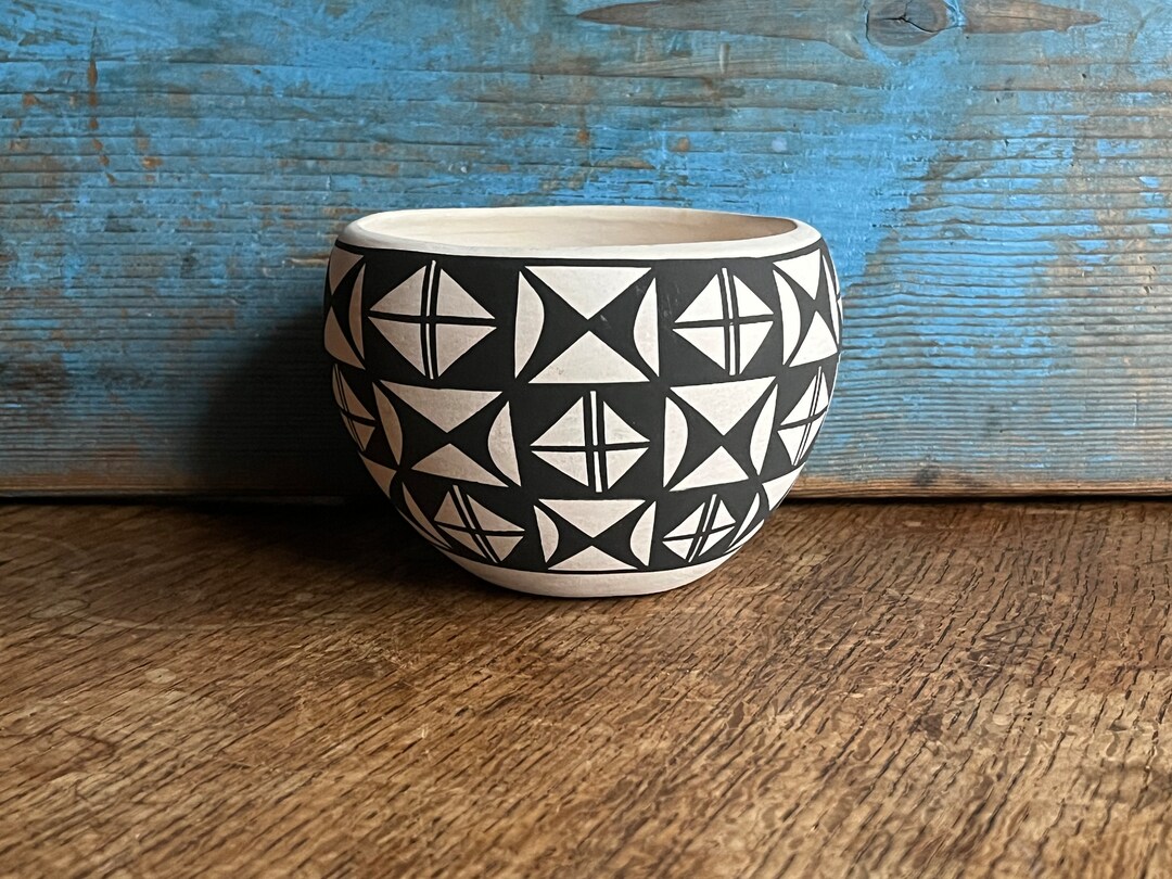 Hand Built, Hand Painted Acoma Pueblo Pot Signed LC - Etsy