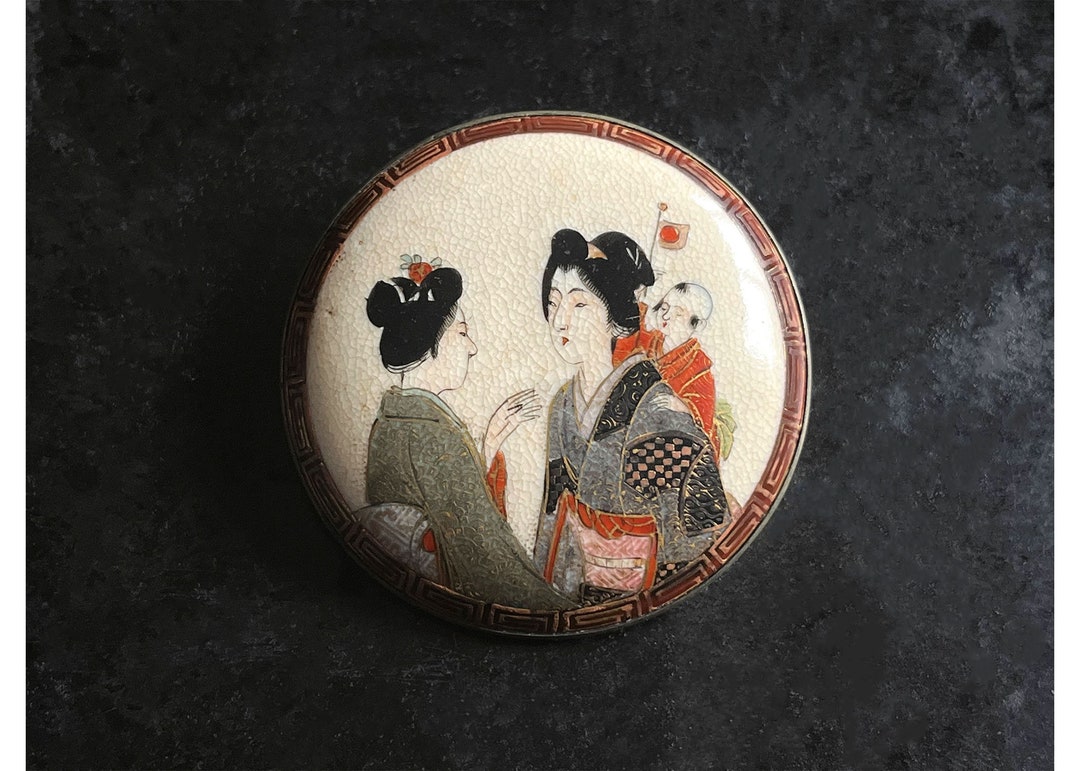 Elegant Meiji Satsuma plaque brooch, women with infant and Hinomaru ...