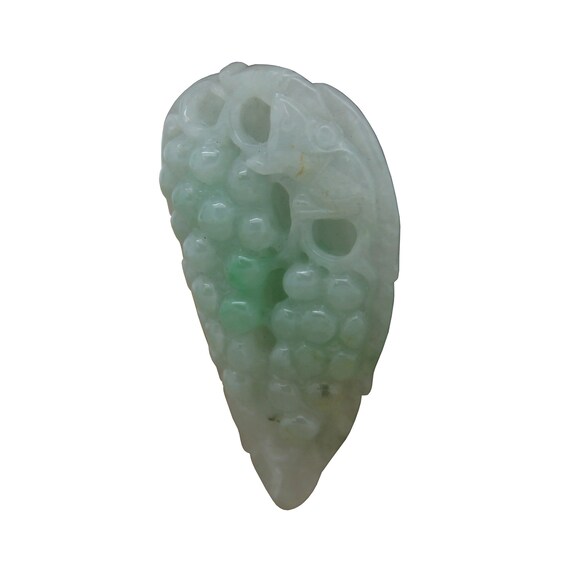 Detail Carved Green Color Natural Jade Grape Fruit On… - Gem