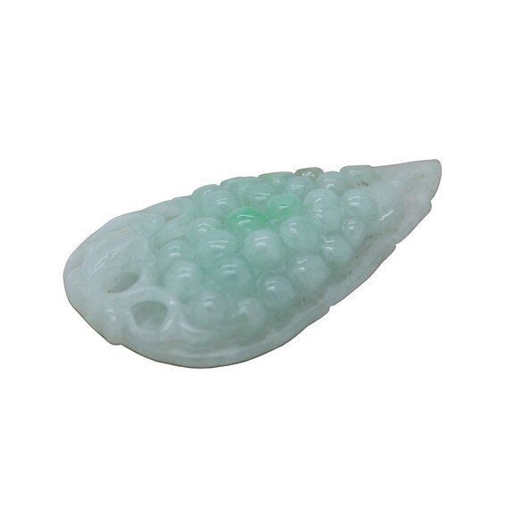 Detail Carved Green Color Natural Jade Grape Fruit On… - Gem