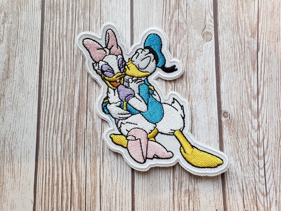 Donald Duck And Daisy Duck Kissing Drawing